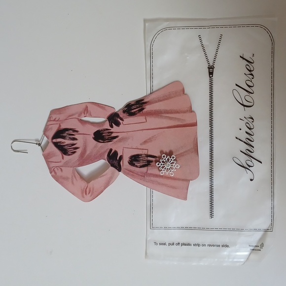 Sophie's Closet | Other | Sophies Closet Card W Snowflake Pin Pink ...